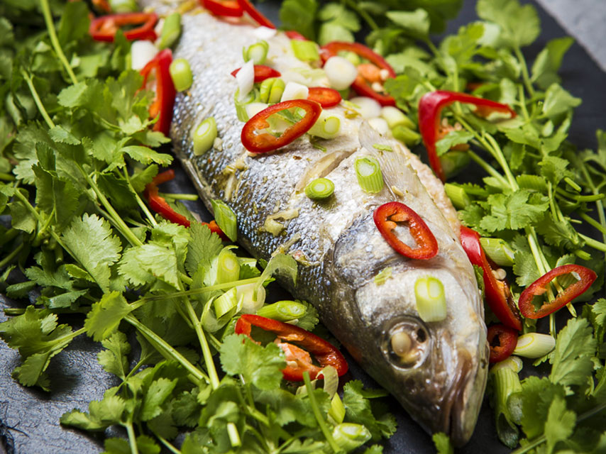 Recette de Loup de mer (Poisson Bass) à la coriandre et au piment
